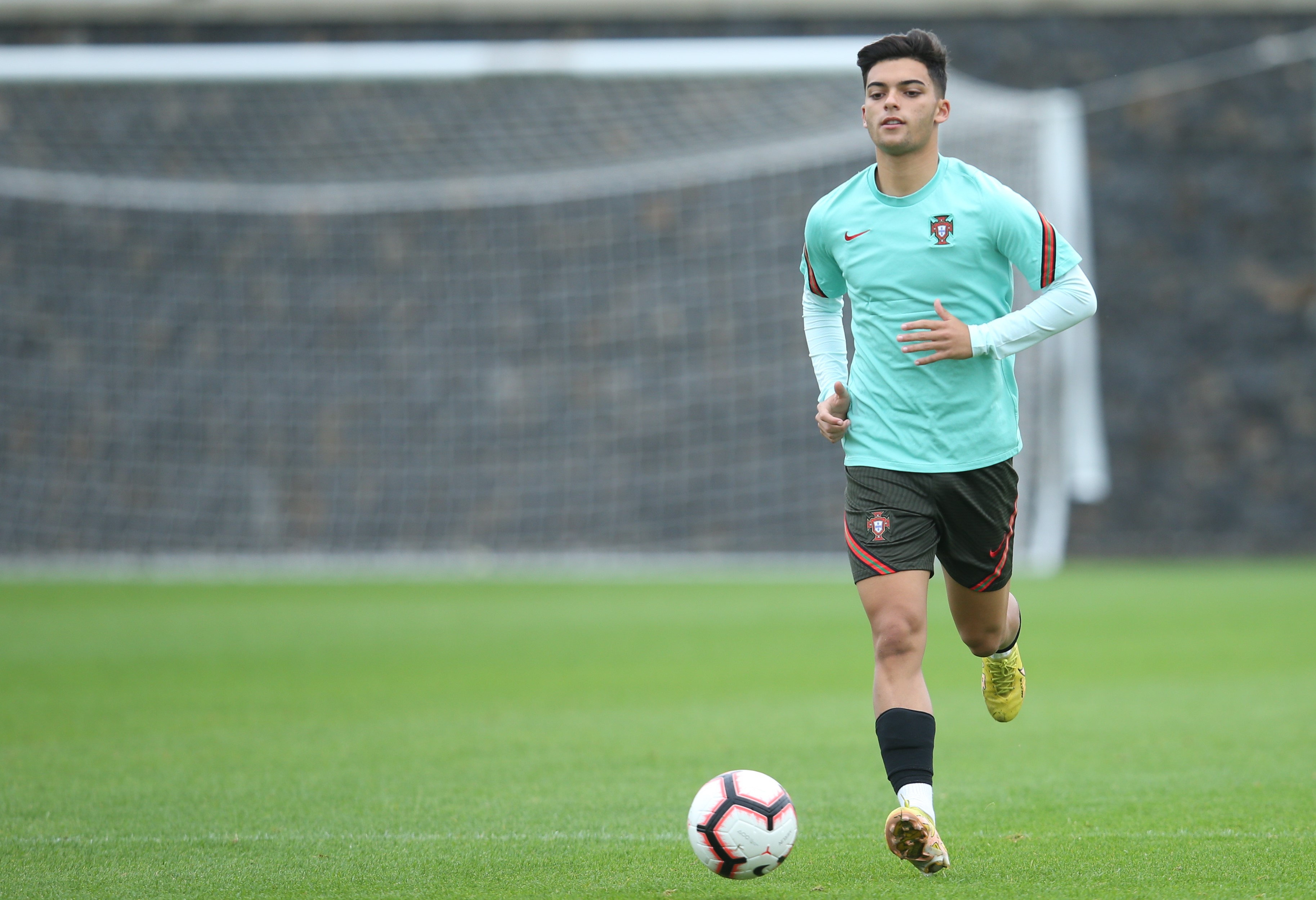 Daniel Carvalho (Vitória FC) é internacional sub-20 | Associação de ...